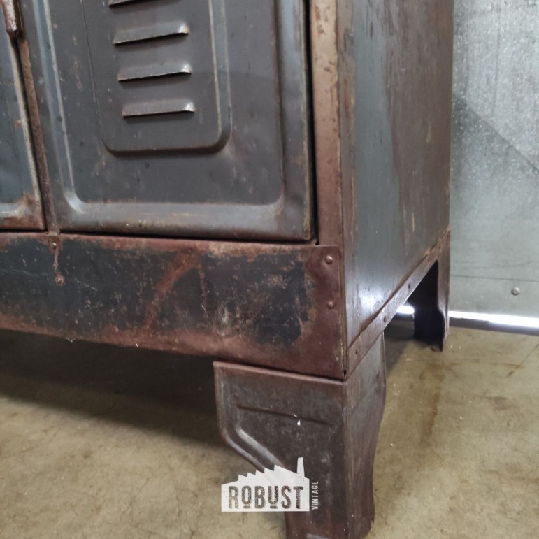 Industriële lockerkast 4-deurs | Vintage metalen kast met patina