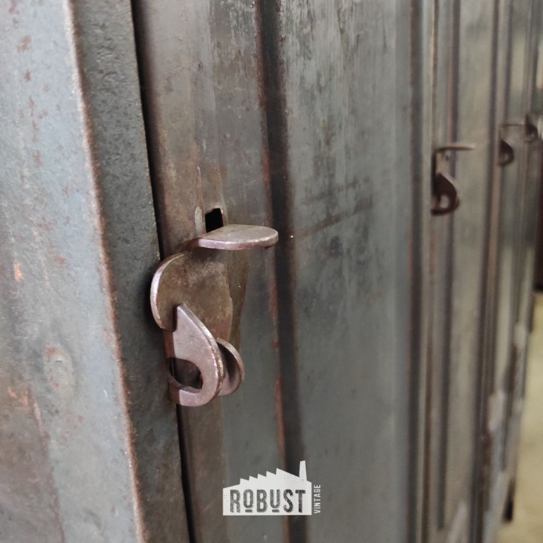 Industriële lockerkast 4-deurs | Vintage metalen kast met patina