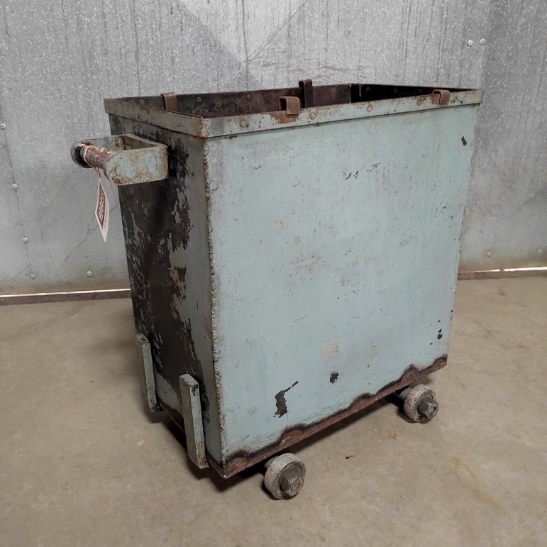 Metalen Box op Wielen Uithardingsbak Lassen