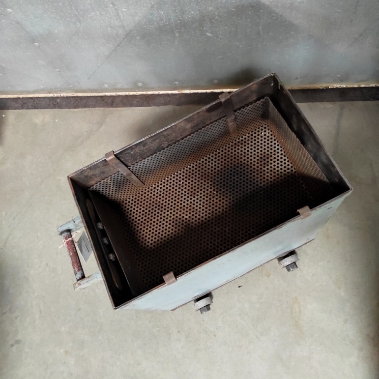 Metalen Box op Wielen Uithardingsbak Lassen