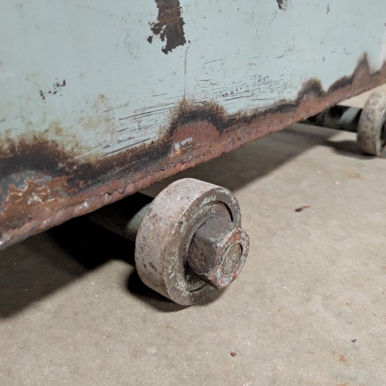 Metalen Box op Wielen Uithardingsbak Lassen