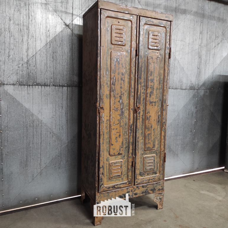 Industriële metalen locker kast kledingkast halkast met patina